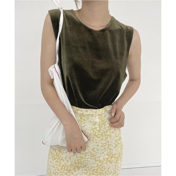 参考価格：16，500円発売時期：2023年05月コンディション：A（使用感なし）数回使用した程度で使用感が感じられないアイテム参考商品名：【SIMONE WILD/シモーネ ワイルド】round neck sleevels top参考品番...