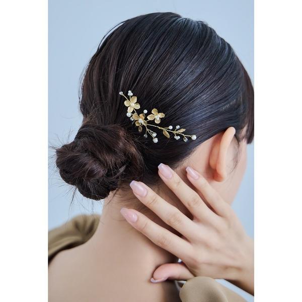 ZOZO問い合わせ番号:98235440ショップ:bflat，ビーフラットブランド:niana，ニアナ商品名:メタルフラワーパールコーム ヘアアクセサリー ゴールド シルバー 結婚式 二次会 成人式 同窓会 お呼ばれ オケージョン ウェディ...