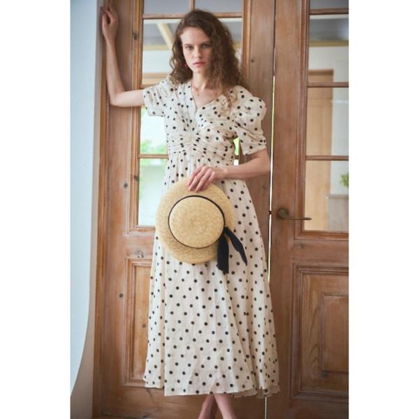 『タイムセール実施中』参考価格：39，600円発売時期：2025年03月コンディション：A（使用感なし）数回使用した程度で使用感が感じられないアイテム参考商品名：Isabella Long Dress リネンタックドレス参考品番：12415...