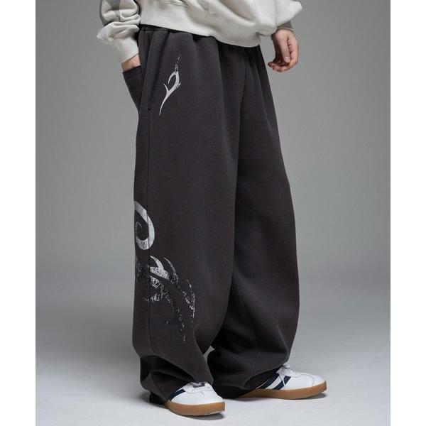 『タイムセール実施中』ZOZO問い合わせ番号:98435693ショップ:CONFIRM，コンファームブランド:ILL'S，イルズ商品名:AW メタルプリント トライバルワイドスウェットパンツ メンズ レディース ユニセックス 【ILL'S】...