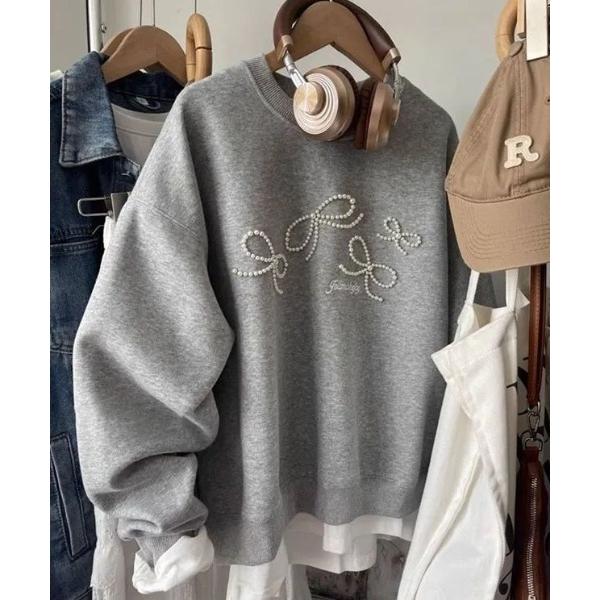 『セール実施中』ZOZO問い合わせ番号:98505148ショップ:a//m，オルムブランド:Uenui，ウニュイ商品名:【 cunii 】 ガーリー パール モチーフ リボン スウェット 秋冬新作カテゴリ:トップス>スウェットブランド...