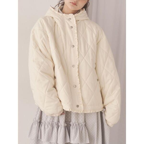 『セール実施中』ZOZO問い合わせ番号:98540449ショップ:merry jenny，メリージェニーブランド:merry jenny，メリージェニー商品名:フリルキルティングフードジャケットカテゴリ:ジャケット/アウター>ダウンジ...