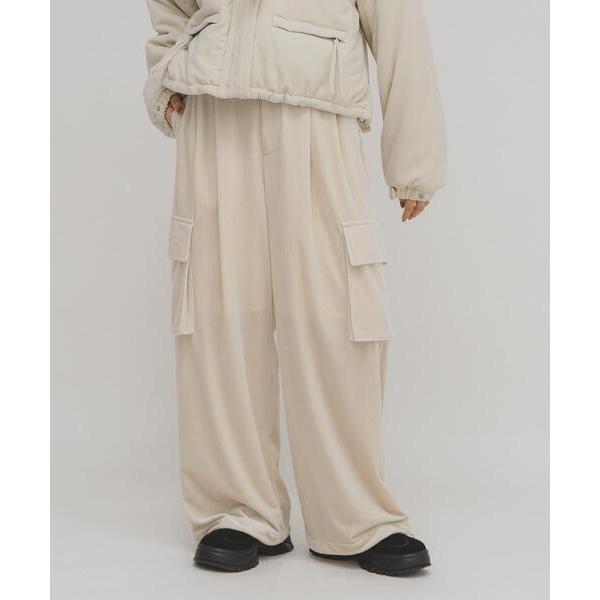 『セール実施中』ZOZO問い合わせ番号:98576861ショップ:KBF，ケービーエフブランド:KBF，ケイビーエフ商品名:ベロアカーゴパンツカテゴリ:パンツ>その他パンツブランド品番:KBA7-24R150素材:※カラーによって素材...