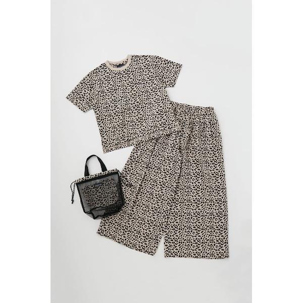 『タイムセール実施中』参考価格：13，200円発売時期：2023年03月コンディション：A（使用感なし）数回使用した程度で使用感が感じられないアイテム参考商品名：ROOMY FLARE PANTS SET UP参考品番：TM231QP000...