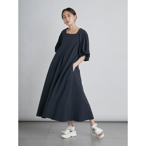 『タイムセール実施中』参考価格：25，300円発売時期：2022年01月コンディション：B（目立つ使用感なし）使用感が少ない、または気にならないアイテム袖口・内側：毛玉参考商品名：【emmi atelier】コットンボリュームワンピース参考...