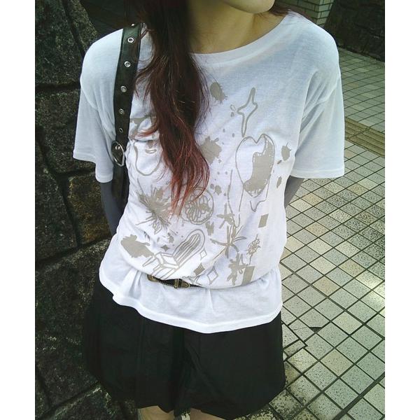 『セール実施中』参考価格：4，950円発売時期：2025年04月コンディション：A（使用感なし）数回使用した程度で使用感が感じられないアイテム参考商品名：【25quee】イラストシアーTシャツ/455522参考品番：455522【商品に関す...