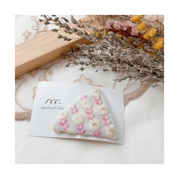 ZOZO問い合わせ番号:98944400ショップ:TONE，トーンブランド:tone，トーン商品名:【ree.】三角パッチンピン(MA)カテゴリ:ヘアアクセサリー>その他ヘアアクセサリーブランド品番:p ０１９素材:インド刺繍リボン原...