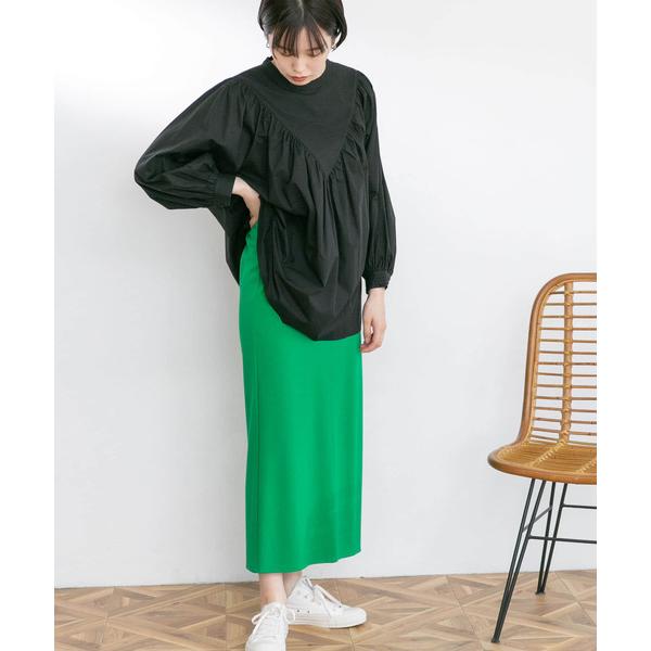 『セール実施中』参考価格：9，900円発売時期：2022年01月コンディション：B（目立つ使用感なし）使用感が少ない、または気にならないアイテム首周り・すそ周り・袖口：色あせ参考商品名：ギャザーハイネックブラウス参考品番：NL24-23B0...