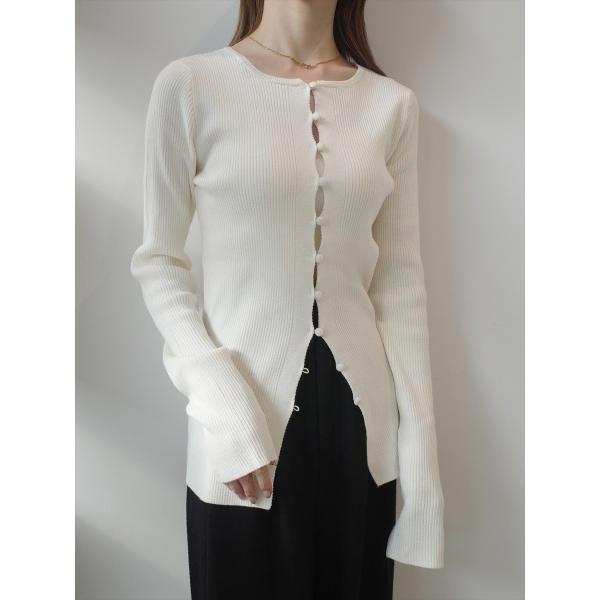 『セール実施中』ZOZO問い合わせ番号:99014726ショップ:A AMEL，エイメルブランド:amel，エイメル，A AMEL，エイメル商品名:ボタンラインニットカーディガン / アイボリーカテゴリ:トップス>ニット/セーターブラ...
