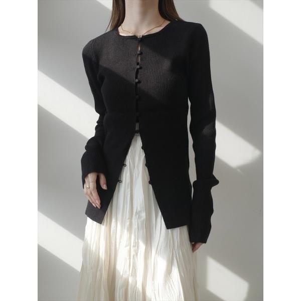 『セール実施中』ZOZO問い合わせ番号:99014737ショップ:A AMEL，エイメルブランド:amel，エイメル，A AMEL，エイメル商品名:ボタンラインニットカーディガン / ブラックカテゴリ:トップス>ニット/セーターブラン...
