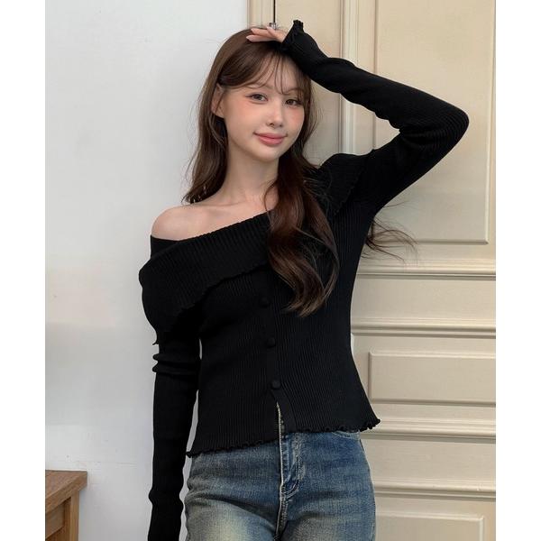 ZOZO問い合わせ番号:99112723ショップ:by muni:r，バイ ムニールブランド:by muni:r，バイ ムニール商品名:【着用動画あり・4色展開】フリルオフショルダーニットカテゴリ:トップス>ニット/セーターブランド品...