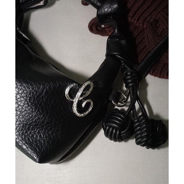 ZOZO問い合わせ番号:99179865ショップ:chuclla，チュクラブランド:chuclla，チュクラ商品名:イニシャルブローチ cha25a016カテゴリ:アクセサリー>ブローチ/コサージュブランド品番:cha25a016素材...