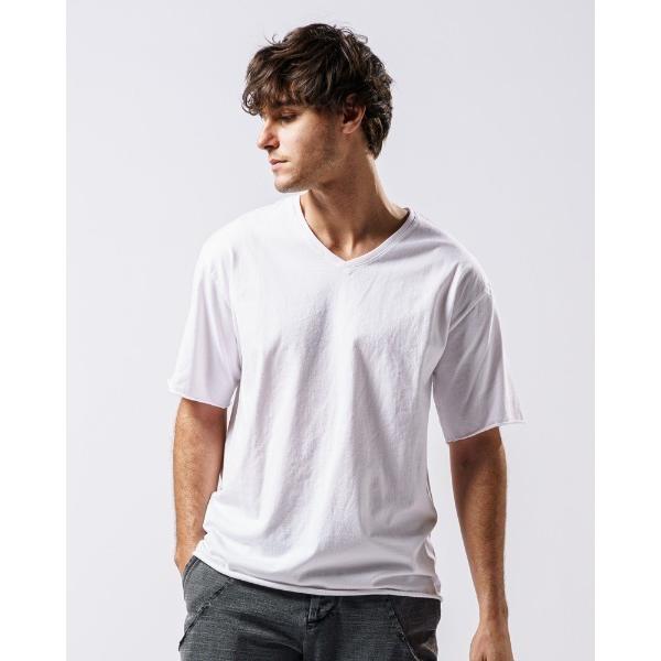 『セール実施中』参考価格：11，000円発売時期：2022年09月コンディション：B（目立つ使用感なし）使用感が少ない、または気にならないアイテム前身頃：汚れ参考商品名：wide cut-off V-neck S/S参考品番：7328js0...