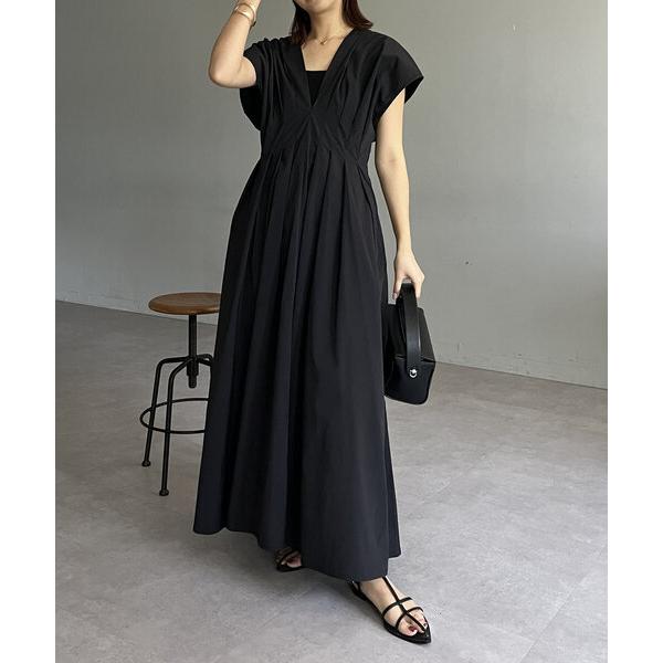 『セール実施中』参考価格：15，950円発売時期：2024年06月コンディション：B（目立つ使用感なし）使用感が少ない、または気にならないアイテム前身頃：汚れ内側：毛玉参考商品名：【低身長サイズあり】ウエストタックフレアワンピース参考品番：...