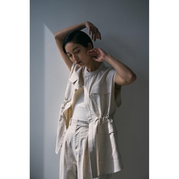 『セール実施中』参考価格：6，490円発売時期：2023年05月コンディション：B（目立つ使用感なし）使用感が少ない、または気にならないアイテム全体的：ほつれ内側：毛玉参考商品名：【Abor】リネンライクフィッシングベスト参考品番：213-...