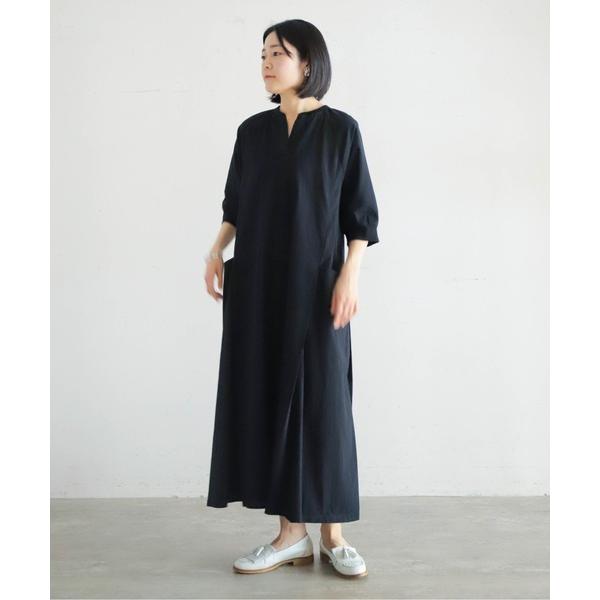 『セール実施中』参考価格：17，600円発売時期：2024年04月コンディション：A（使用感なし）数回使用した程度で使用感が感じられないアイテム参考商品名：コットンドビーストライプ　ヘンリーネックワンピース参考品番：04-1-03-004-...