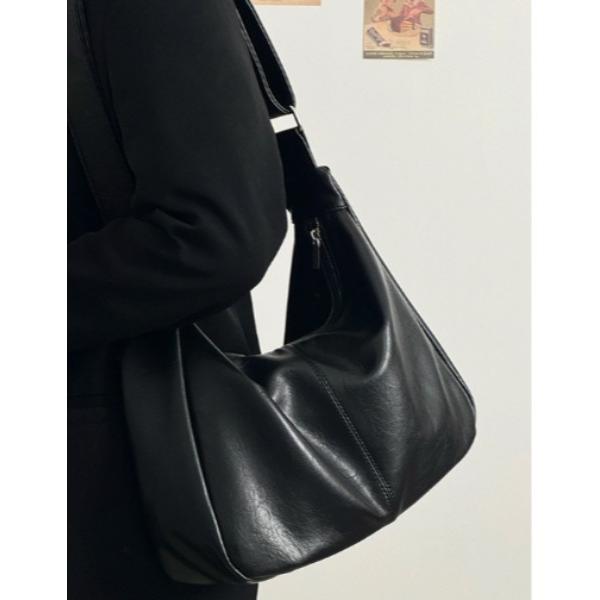 『セール実施中』ZOZO問い合わせ番号:99583014ショップ:FRP，エフアールピーブランド:Sakka，サッカ商品名:PUレザー ステッチショルダーバッグカテゴリ:バッグ>ショルダーバッグブランド品番:7055-2510素材:合...