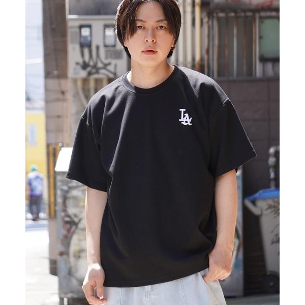 『セール実施中』参考価格：5，390円発売時期：2023年03月コンディション：B（目立つ使用感なし）使用感が少ない、または気にならないアイテム首周り：色あせ全体的：毛玉参考商品名：LA ロゴ刺繍 ルーズTシャツ / Tシャツ 半袖 オーバ...