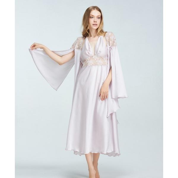 ZOZO問い合わせ番号:99618955ショップ:ANNEBRA，アンブラブランド:ANNEBRA，アンブラ商品名:Whispers レースコンビスリットスリーブガウンカテゴリ:ルームウェア>ルームウェア/パジャマブランド品番:AN-...