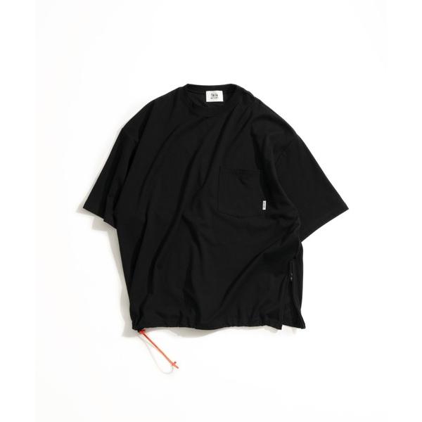 参考価格：4，950円発売時期：2025年06月コンディション：A（使用感なし）数回使用した程度で使用感が感じられないアイテム参考商品名：QUICK DRYING ASYMMETRY DRAW CORD TEE / 吸水速乾アシメドローコー...