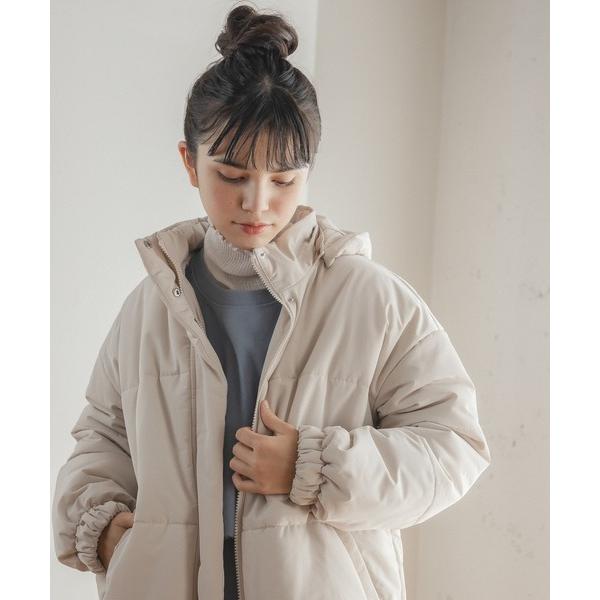 参考価格：7，150円発売時期：2022年10月コンディション：C（やや使用感あり）使用感があり、やや気になる傷や汚れがあるアイテム後身頃：汚れ、色あせ首周り：色あせ参考商品名：大人見え洗えるパファー/AND YUA ANY/281279参...