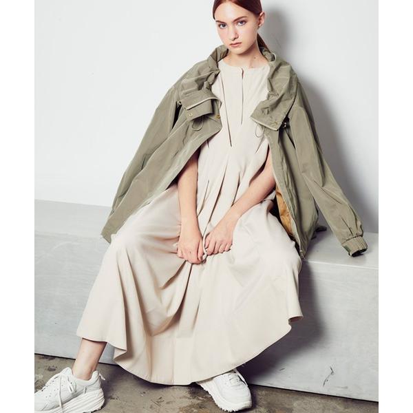 『セール実施中』参考価格：18，480円発売時期：2023年10月コンディション：B（目立つ使用感なし）使用感が少ない、または気にならないアイテム後身頃：汚れ参考商品名：WIDE TACK FLARE DRESS参考品番：REI-23SS-...