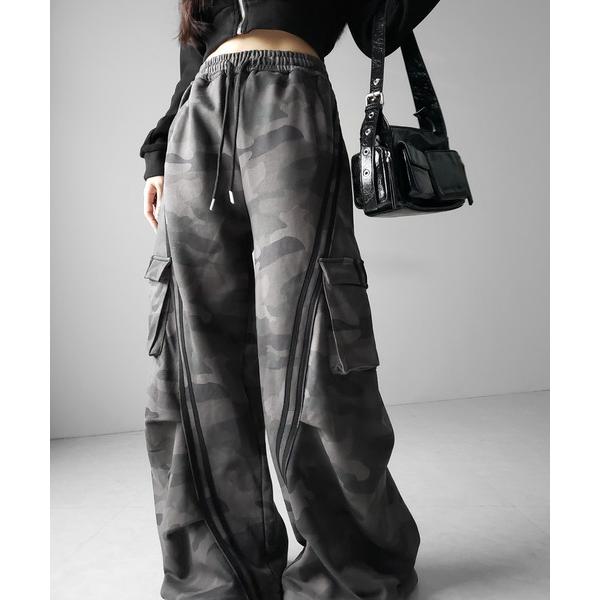 ZOZO問い合わせ番号:99861211ショップ:me+em select，ミームセレクトブランド:me+em select，ミームセレクト商品名:【 裾絞り可能２WAY 】カモフラヴィンテージサイドラインタックワイドスウェットパンツ ／ ...