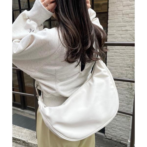 『セール実施中』参考価格：6，050円発売時期：2024年01月コンディション：C（やや使用感あり）使用感があり、やや気になる傷や汚れがあるアイテム表面：汚れ、色移り参考商品名：loti ワンショルダークロワッサンBAG参考品番：MYZ10...