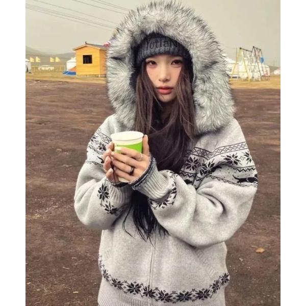 『セール実施中』ZOZO問い合わせ番号:100215368ショップ:Auntie Rosa，アンティローザブランド:FUNdaysion，ファンデイション商品名:ノルディック柄ファー付きニットパーカーカテゴリ:トップス>Tシャツ/カッ...