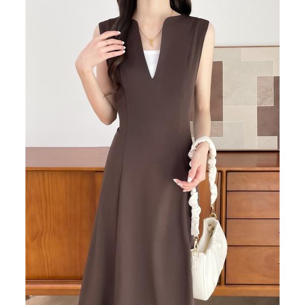 『タイムセール実施中』参考価格：6，490円発売時期：2023年12月コンディション：C（やや使用感あり）使用感があり、やや気になる傷や汚れがあるアイテム全体的：保管上のにおいがします。参考商品名：バックリボンキーネックAラインフレアワンピ...