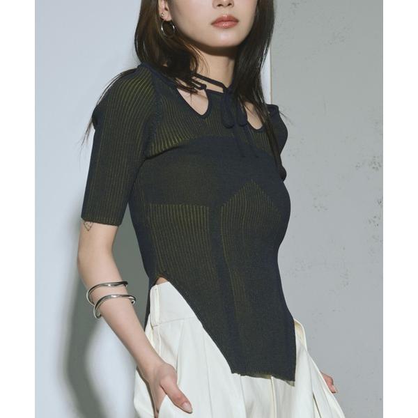 『セール実施中』参考価格：5，940円発売時期：2025年04月コンディション：A（使用感なし）数回使用した程度で使用感が感じられないアイテム参考商品名：2way design code neck　イレリブ配色トップス参考品番：329998...