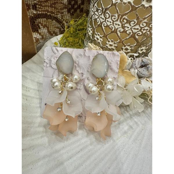 ZOZO問い合わせ番号:100378997ショップ:TONE，トーンブランド:tone，トーン商品名:【serendipity】花びらイヤリング(MA)カテゴリ:アクセサリー>イヤリングブランド品番:＊serendipity＊-032...