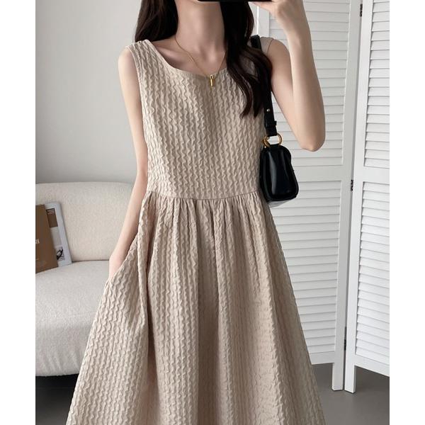 『セール実施中』参考価格：6，280円発売時期：2025年04月コンディション：A（使用感なし）数回使用した程度で使用感が感じられないアイテム参考商品名：ふくれジャガードノースーリブワンピース参考品番：252C248ABD【商品に関する注意...