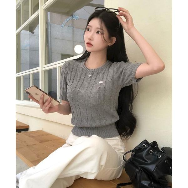 『セール実施中』参考価格：5，500円発売時期：2024年06月コンディション：B（目立つ使用感なし）使用感が少ない、または気にならないアイテム全体的：色あせ参考商品名：[BELLIDE MADE] ホーリンケーブルクロップラウンド半袖ニッ...