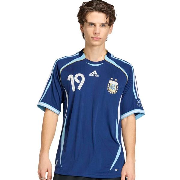 ZOZO問い合わせ番号:100687342ショップ:atmos pink，アトモスピンクブランド:adidas，アディダス商品名:adidas アルゼンチン代表 アウェイ ユニフォーム 2006 Messi メッシカテゴリ:トップス>...