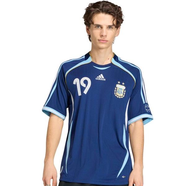 ZOZO問い合わせ番号:100687796ショップ:atmos，アトモスブランド:adidas，アディダス，atmos，アトモス商品名:adidas アルゼンチン代表 アウェイ ユニフォーム 2006 Messi メッシカテゴリ:トップス&...