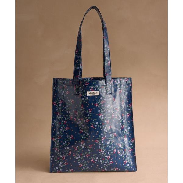 ZOZO問い合わせ番号:100819160ショップ:Cath Kidston，キャス キッドソンブランド:Cath Kidston，キャスキッドソン商品名:ラージ ブックバッグTrailing Star Sprigsカテゴリ:バッグ>...