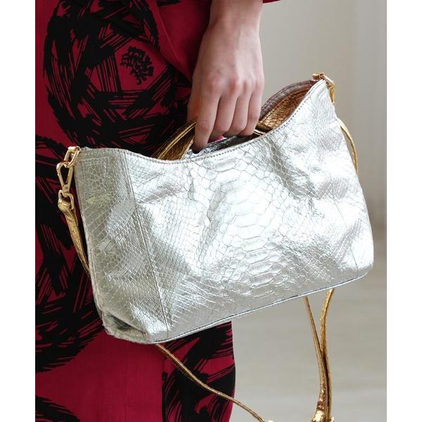 ZOZO問い合わせ番号:100853165ショップ:utatane，ウタタネブランド:utatane，ウタタネ商品名:ウェーブトートバッグ PYTHON パイソン シルバーカテゴリ:バッグ>トートバッグブランド品番:269060860...