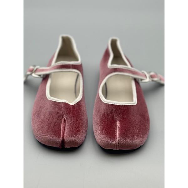 『セール実施中』参考価格：6，930円発売時期：2024年08月コンディション：C（やや使用感あり）使用感があり、やや気になる傷や汚れがあるアイテム全体的：汚れかかと：擦り減り表面：色あせ、型崩れ、履きジワ参考サイズ：23.5cm参考商品名...