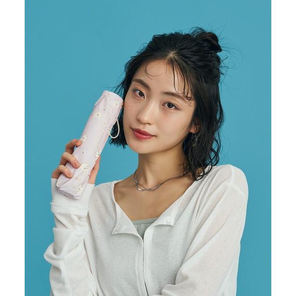 ZOZO問い合わせ番号:100979128ショップ:Wpc./KiU，ダブリュピーシーキウブランド:Wpc.，ダブリュピーシー商品名:遮光軽量ドットデイジー ミニ 日傘 折りたたみ Wpc.カテゴリ:ファッション雑貨>折りたたみ傘ブラ...