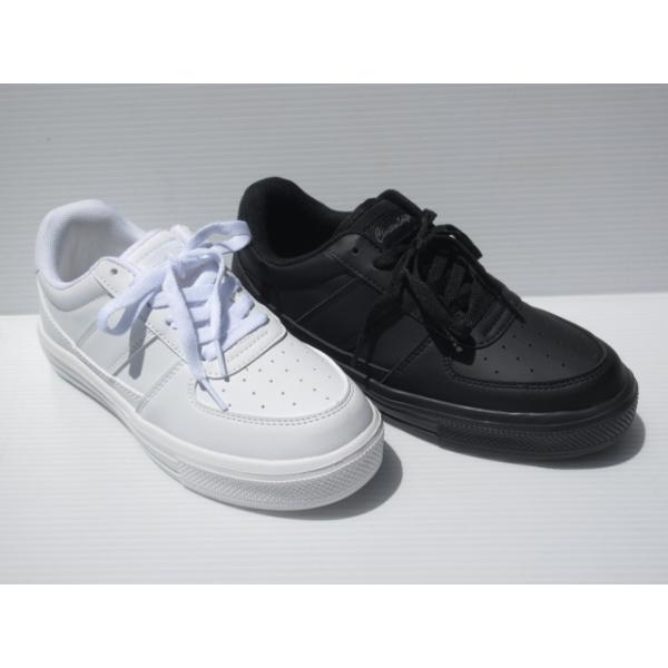 かかとのカップ形状が靴ベラ効果を発揮、手を使わずスッと脱ぎ履き！アッパーは耐水素材を採用しているので多少の濡れにも対応。■一番上のヒモ穴は通さずに2番目のヒモ穴でゆるく結んで頂ければハンズフリーでお履き頂けます。■商品名：クリスチャンシファ...