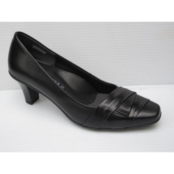 『オシャレで履きやすい靴』で定評のステップナインの新作フェミニンパンプス。インソールにはふかふかの低反発クッションが入り履き心地◎。屈曲性のよいアウトソールにはしっかりとした滑り止めが施されているので防滑対策も万全です。フォーマルからビジネ...