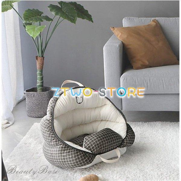 爆買サイズ：フリーサイズ素材：ポリエステル真冬でもヒヤっとしない素材なので、ふかふかフワフワで見た目の暖かさも抜群です。肌寒い季節にもおすすめです。愛するわんちゃんとのドライブを快適にするドライブペットソファーです。シートベルトを使って座席...