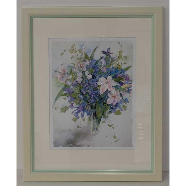 作家名: シャーリー・フェルツ（Shirley Felts）作品名: ケイトの花（Kates Flowers）白やピンクのユリに、青いデルフィニウムや紫の花々を組み合わせた豪華なブーケが、ガラスの花瓶に生けられた様子が描かれています。淡いグ...