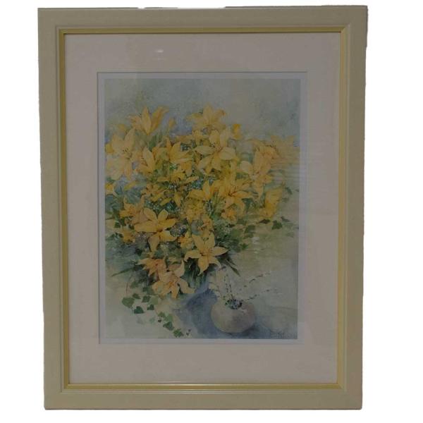 作家: シャーリー・フェルツ（Shirley Felts）タイトル: Yellow Lilies（イエロー・リリーズ）花瓶に生けられた鮮やかな黄色の百合の花。透明感のある色彩と繊細な筆致が特徴で、背景の淡いブルーと黄色の対比が爽やかな印象を...