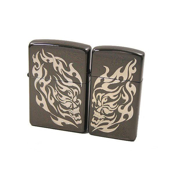 スカルタトゥーペア人気のトライバルにニューフェース誕生根強く人気のＴＡＴＯＯタトゥー柄にニューフェースが誕生しました。 トライバル柄をよく見ると、スカルのモチーフが浮かびあがります。