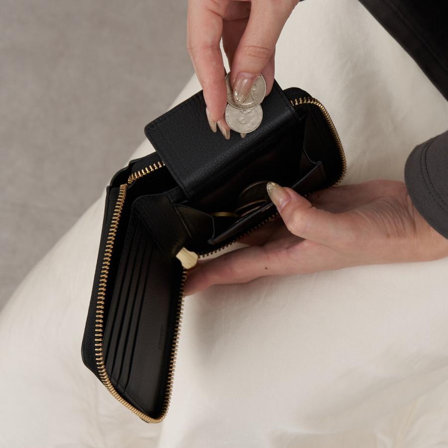 russet（ラシット） エンボスモノグラムラウンドウォレット(SO-431