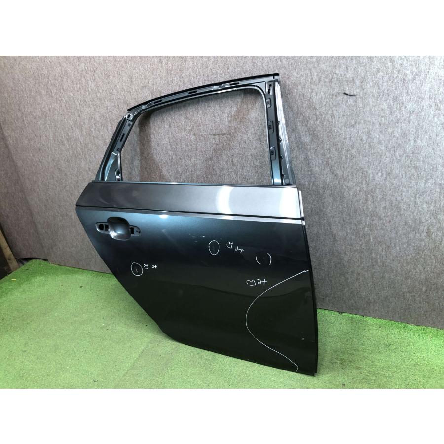 アウディ A4 8W リアドア 右 : 拓海商事ヤフー店 - 通販 - Yahoo!ショッピング