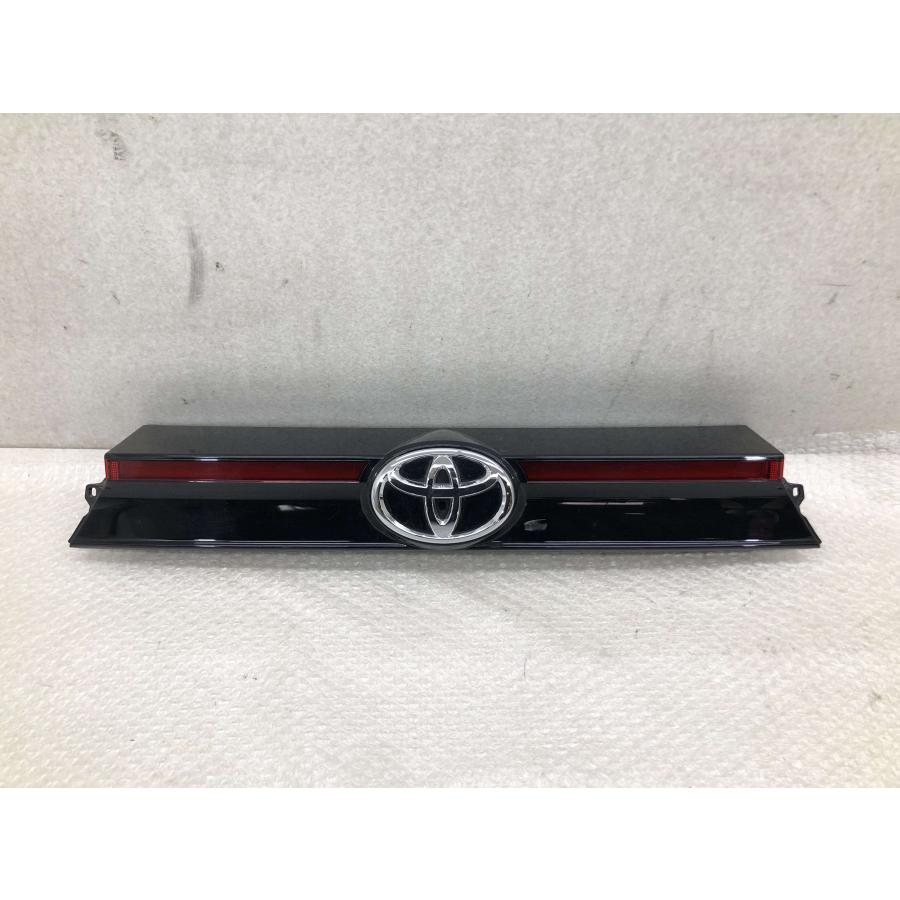 トヨタ ヤリスクロス MXPH10 MXPJ10 MXPB10 純正 リアガーニッシュ バックドアガーニッシュ 76801-52520 : 拓海商事ヤフー店 - 通販 - Yahoo!ショッピング