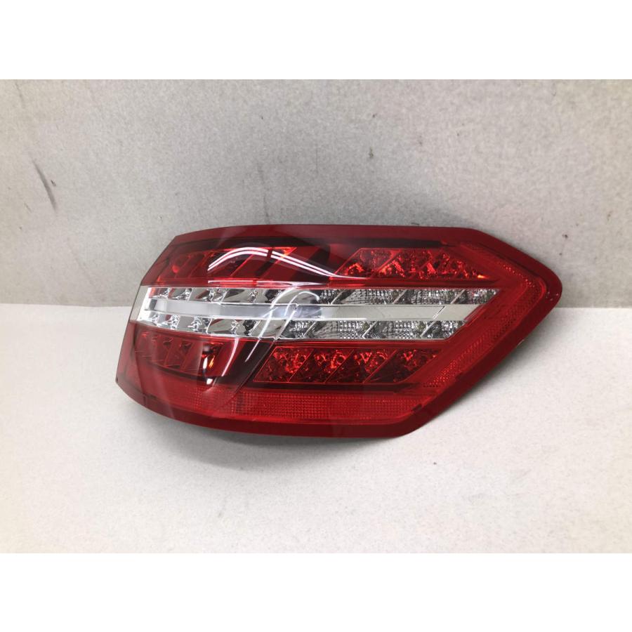 美品 磨き済み 前期 セダン用 ベンツ Eクラス 212 右テールライト A2129060658 : 拓海商事ヤフー店 - 通販 ...